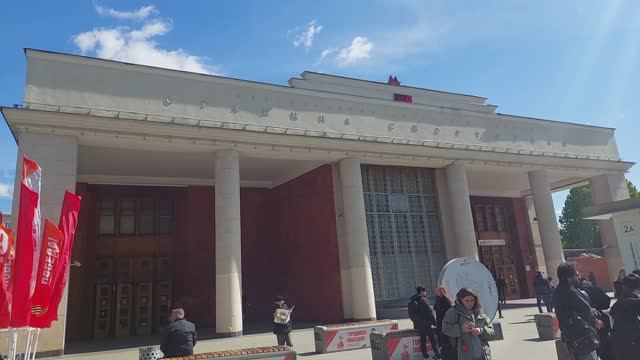 Около метро "Спортивная" / Москва