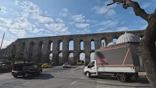 Стамбул. Город, акведук, берег.