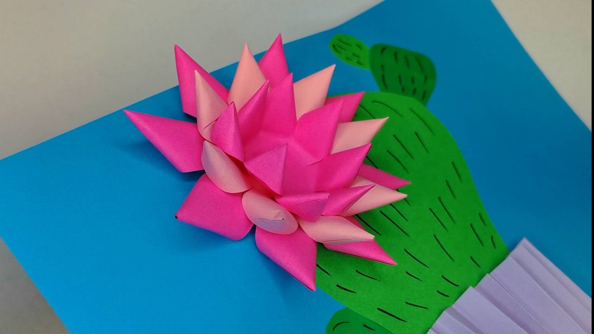 Поделка цветущий кактус из бумаги.