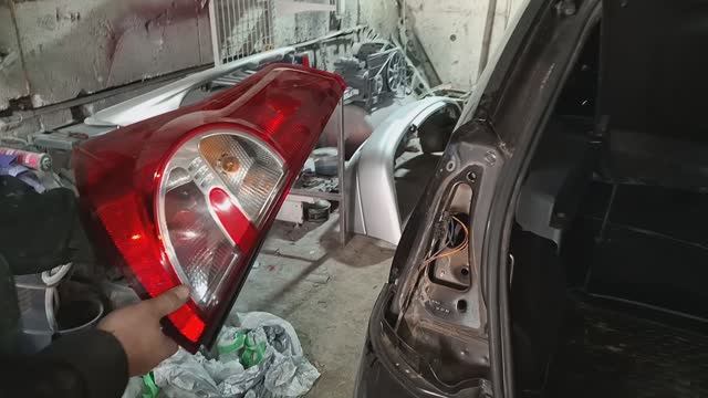 Как снять заднюю фару в Рено Сандеро 2013г