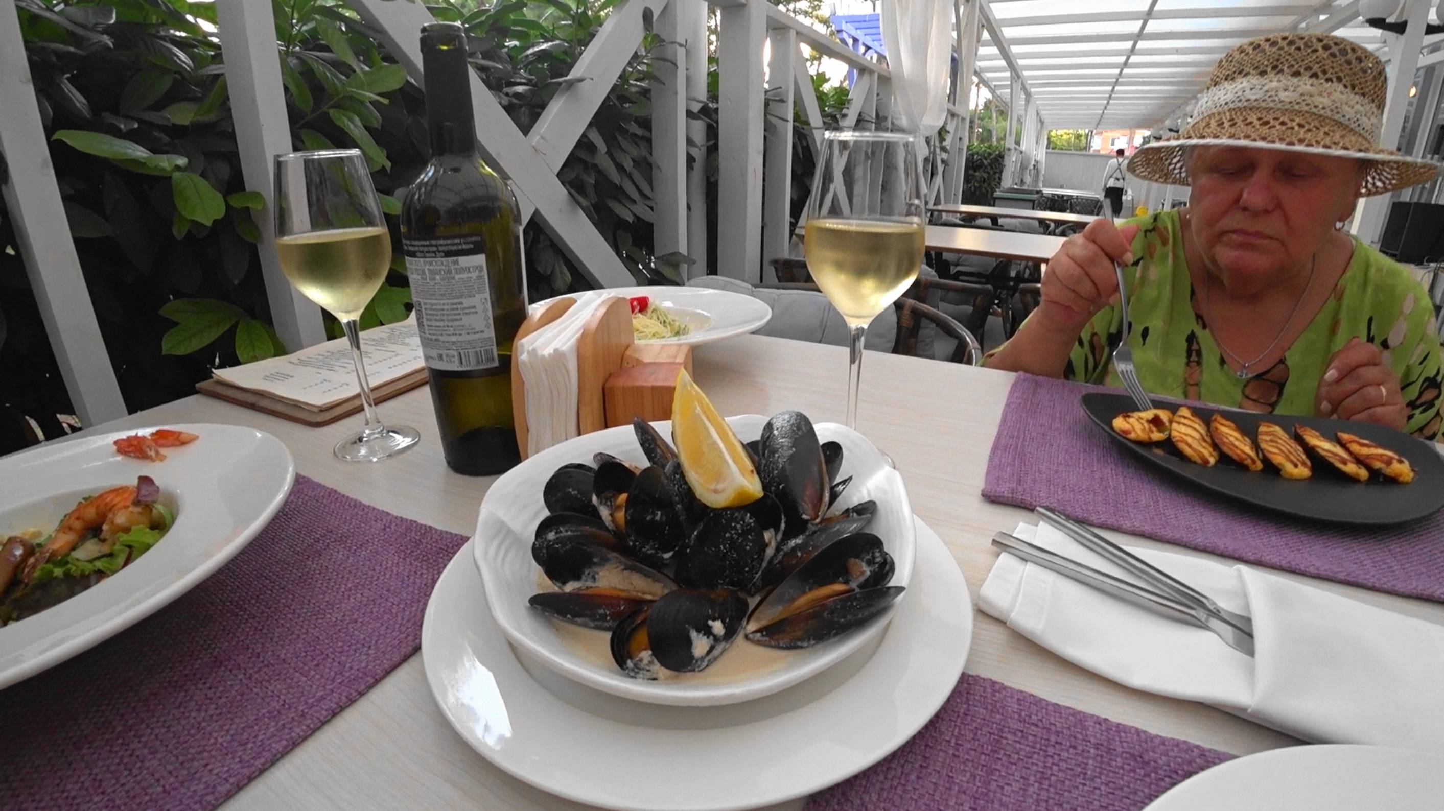 ВИТЯЗЕВО. КАФЕ ЛАВАНДА. МЕСТО, ГДЕ МОЖНО ХОРОШО ОТДОХНУТЬ И ПОСЛУШАТЬ ЖИВУЮ МУЗЫКУ.