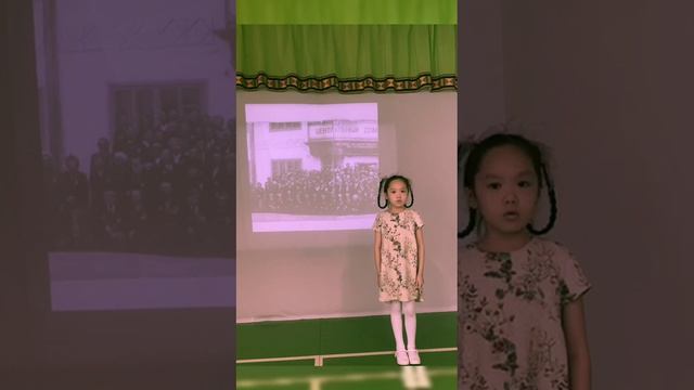 Стих "Өлбүттэр сүрэххэ тыыннаахтар". Читает Петрова Ксюша, внучка Захаровой А.Н.