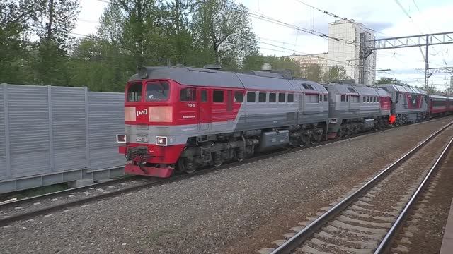 Новый Дизель-поезд ДП2Д-0001 (ТЭП70БС-371) под тягой 2М62У-0337 (ТЧЭ-36) перегоняется в Щербинку.