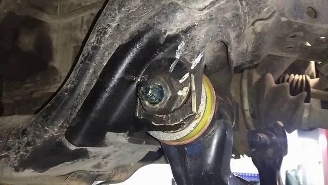 Замена переднего нижнего рычага Прадо 120