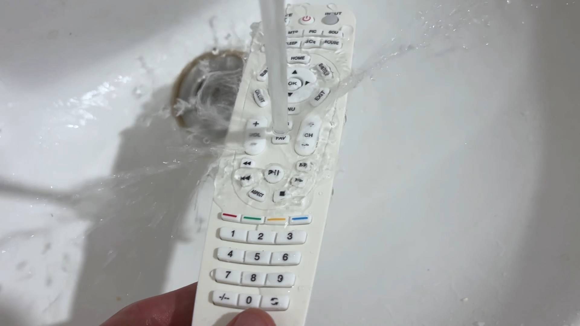 Обновлённый влагозащищённый пульт для телевизоров AVEL