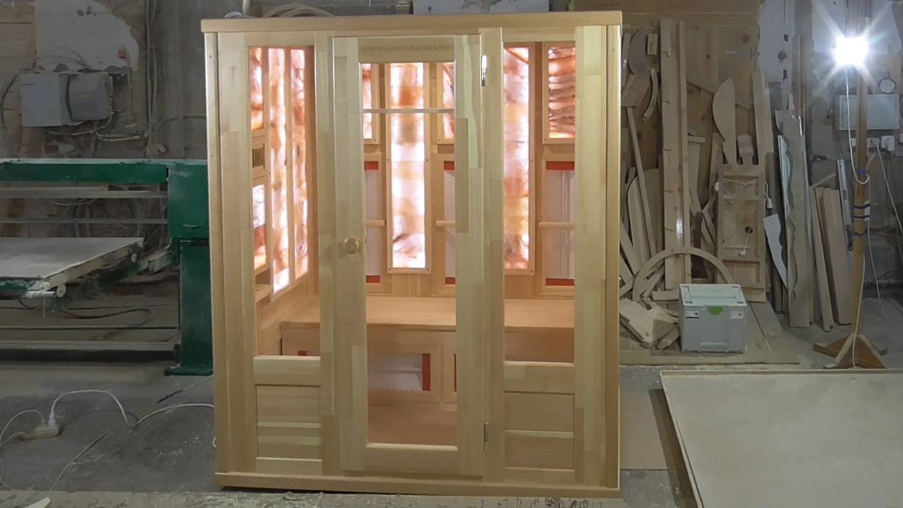 Видеообзор 3местной кедровой ик-сауны с керамическими нагревателями и гималайской солью с подсветкой