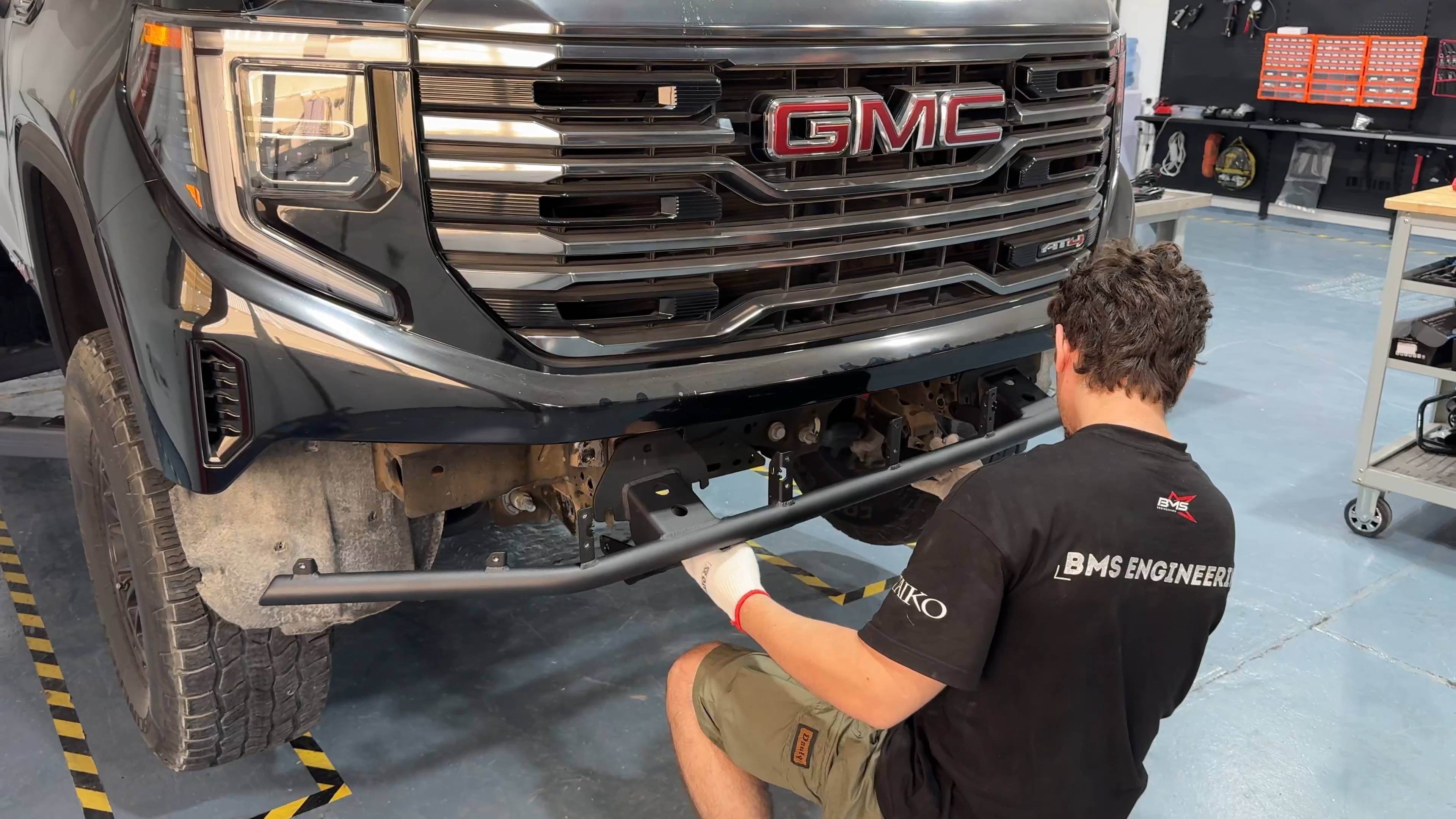 Установка переднего силового бампера BMS SPORT для GMC Sierra 2022-2025