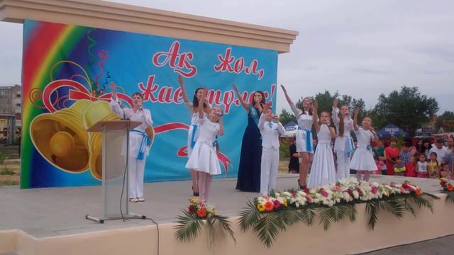 Выпускница Лера и Детская вокальная группа Карамельки - Выпускной