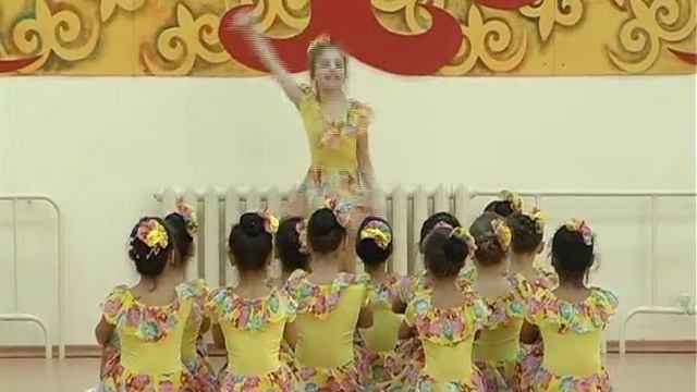 Танцевальный коллектив - Әдемі - Весёлый танец