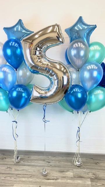 Голубые, серебро и синие шары на пять лет