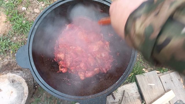 Борщ из свинины в казане