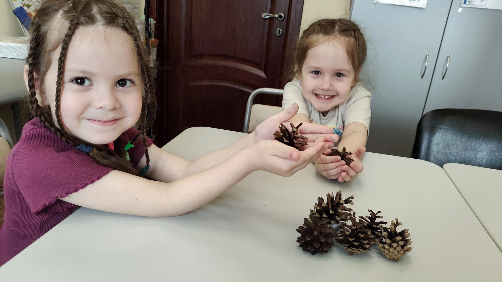 Мастер-класс пальчиковой гимнастики с использованием шишки, видео от Айгуль Султаньяровой