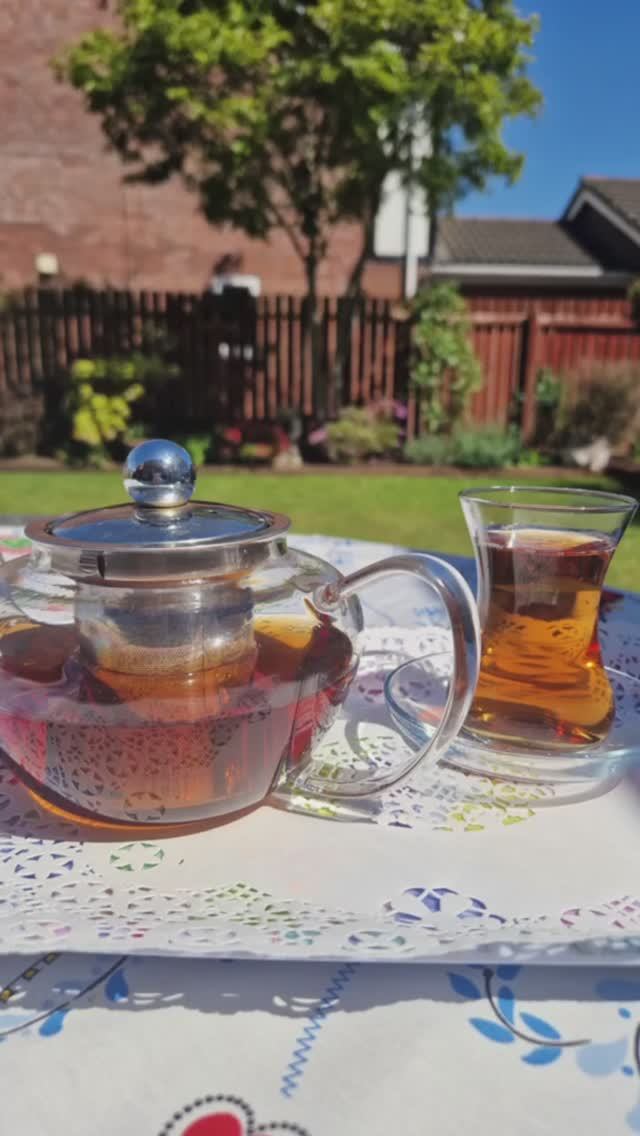 ДОЙЛИ ПО-БРИТАНСКИ: КРУЖЕВО, СТИЛЬ И КАПЛЯ ЧАЯ.