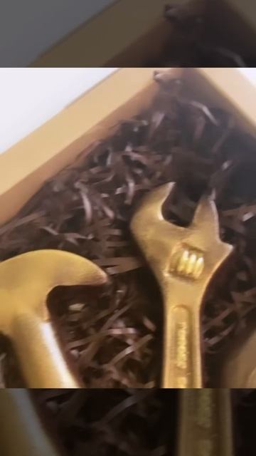 Мужской шоколадный набор ручной работы: инструменты из бельгийского шоколада и бутылка виски