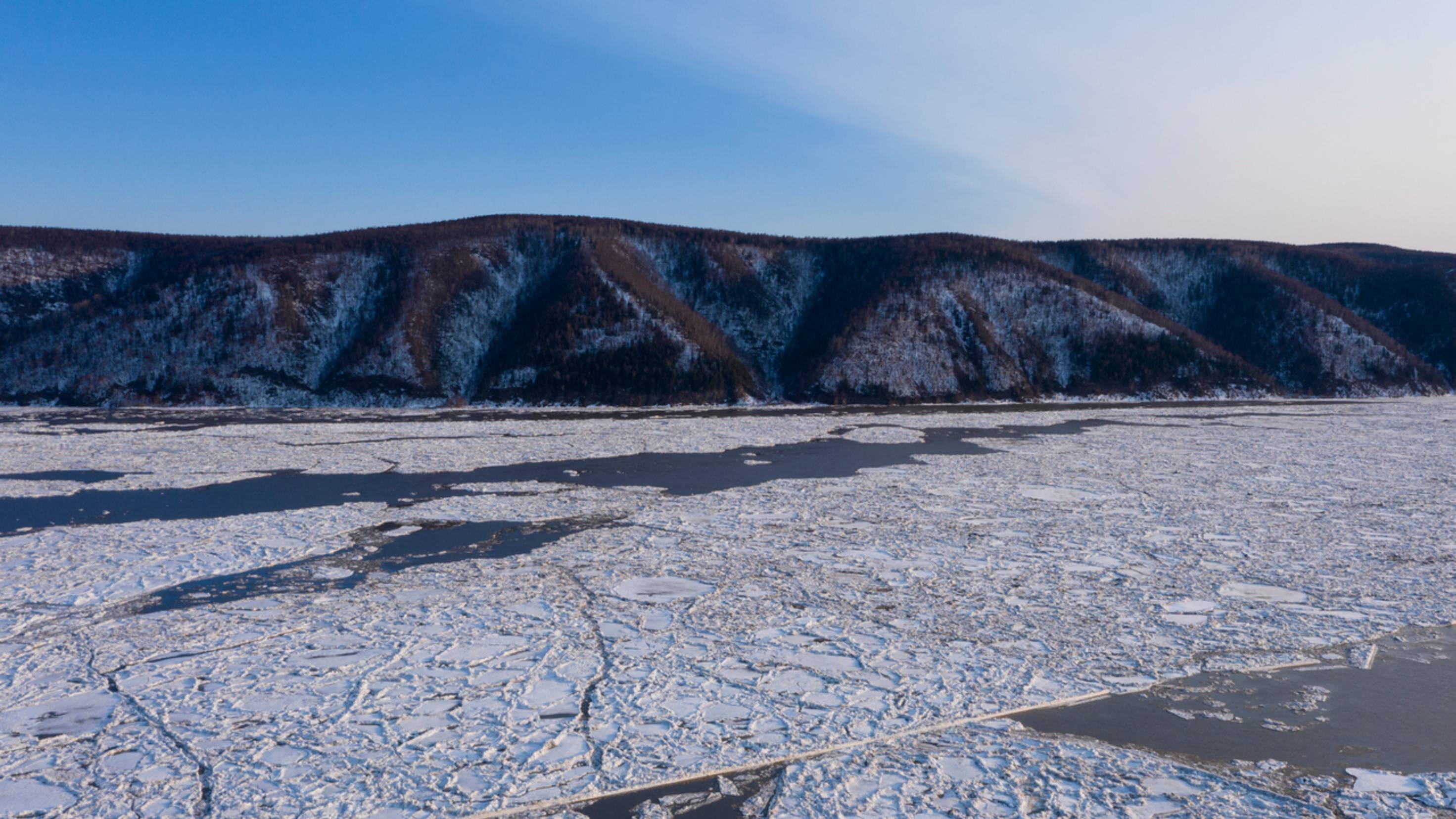 Подвижка льда на Амуре / 30 апреля 2025 /  Николаевск-на-Амуре