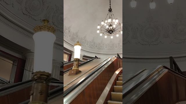 Как выглядит станция метро Нарвская в Петербурге?