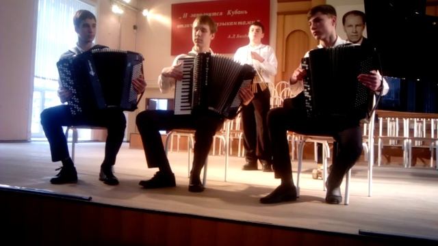 Попурри на тему военных песен, Гарны хлопцы.