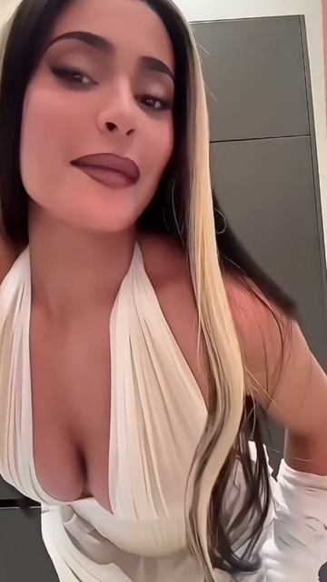 Кайли Дженнер🤩