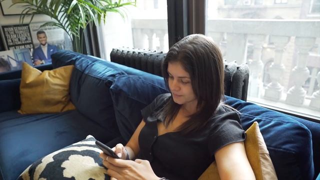 За кулисами безумной рекламы аудиокниги: как мы снимали блог, где шампанское без пробки, желе по-гор