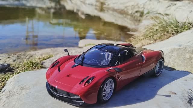 Модель Pagani Huayra в масштабе 1:24