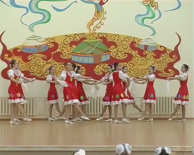 Танцевальный коллектив Әдемі - Русский танец (Калинка)