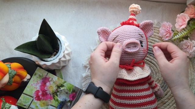 Мои готовые работы. Собрала свинку и связала черепашку