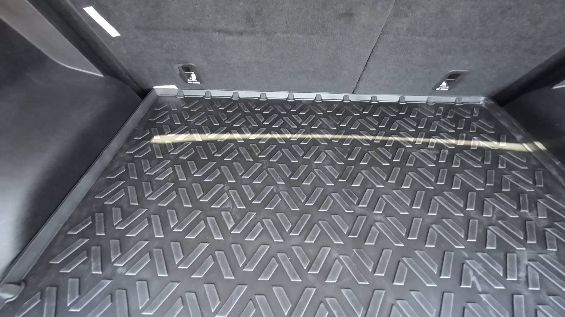 HAVAL H3 Отзыв реального владельца #6 - бегают коврики, полка-столик