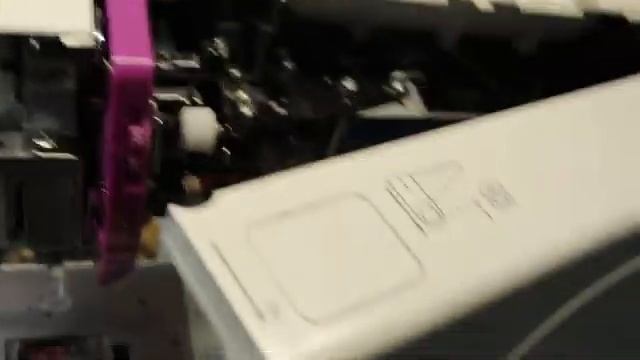 Нить выпрыгиает из иглы после обрезки