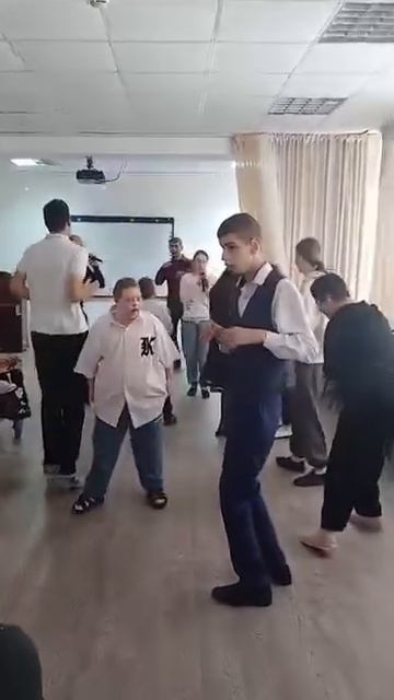 Выступление в Детском доме в посёлке Московском (2025 год) поёт снова Мусса Айбазов