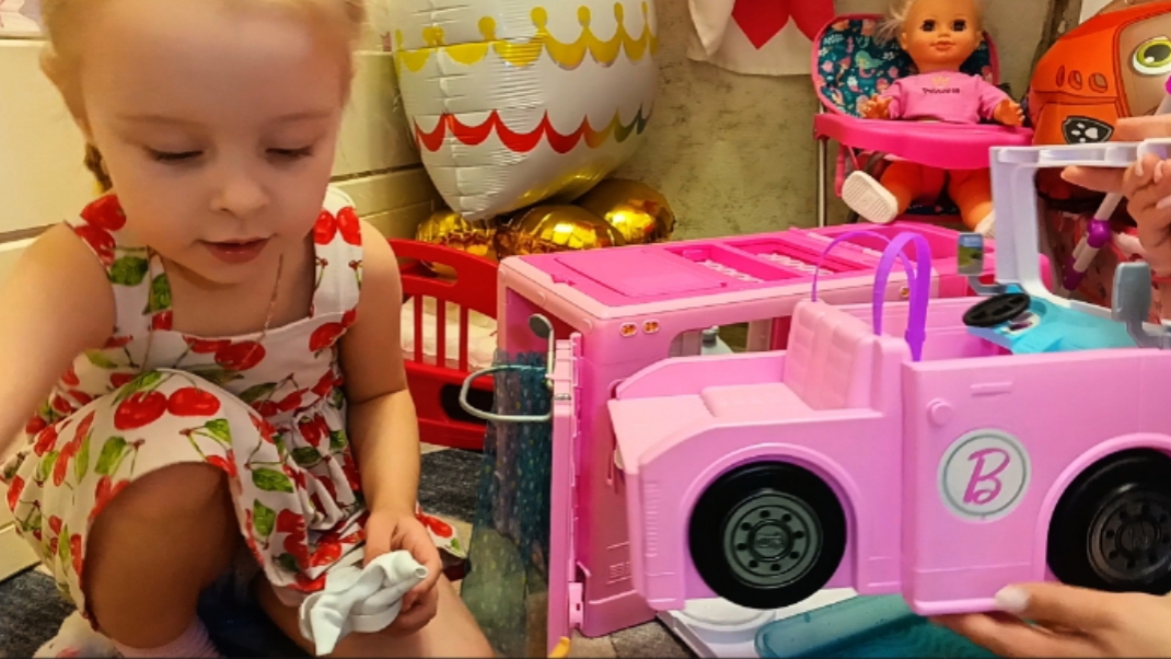 Милана и Barbie путешествие в доме на колесах.