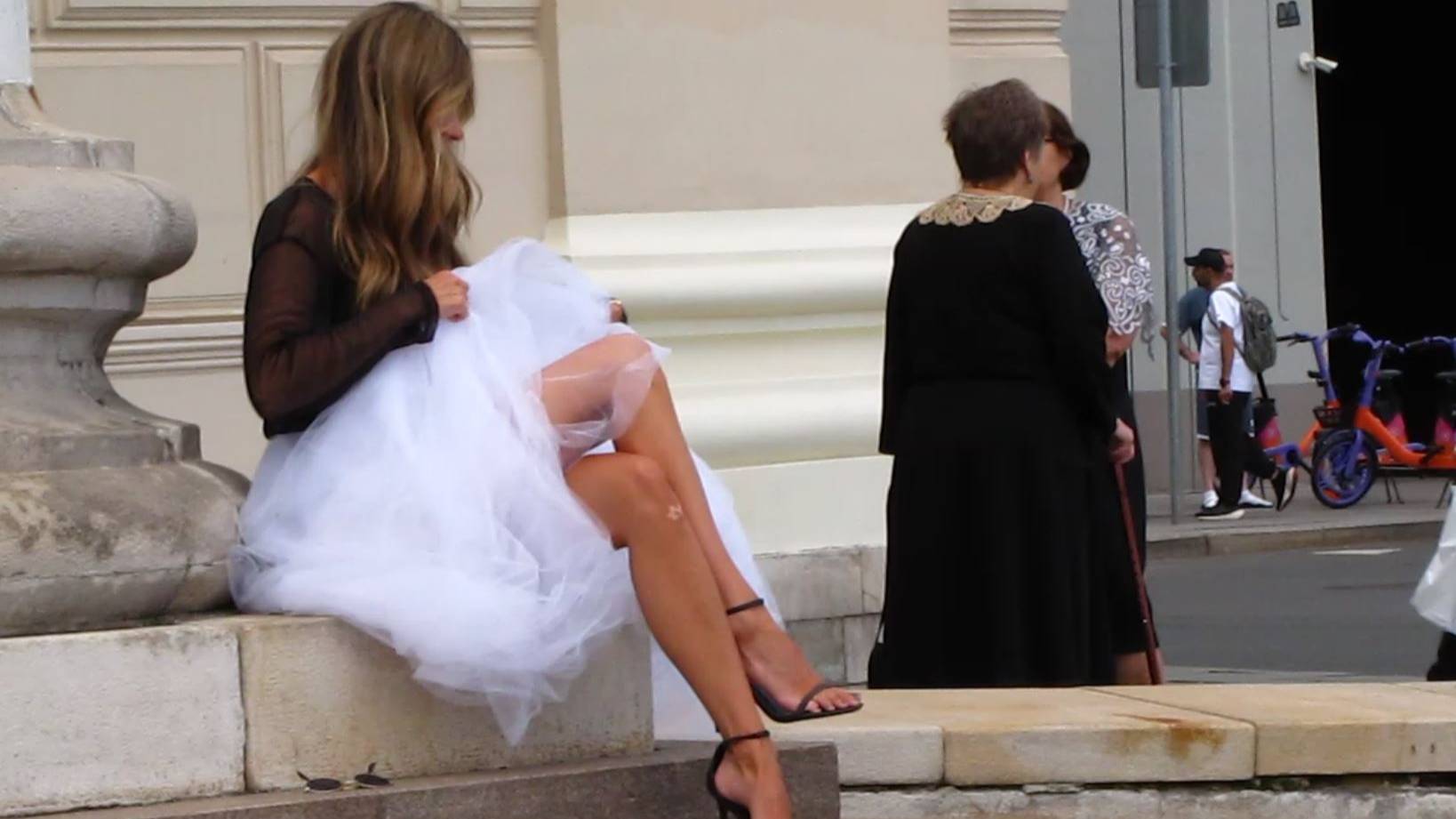 Русская красавица у Большого в Москве