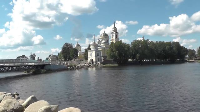 Озеро  Селигер. Нило -  Столобинский   монастырь.