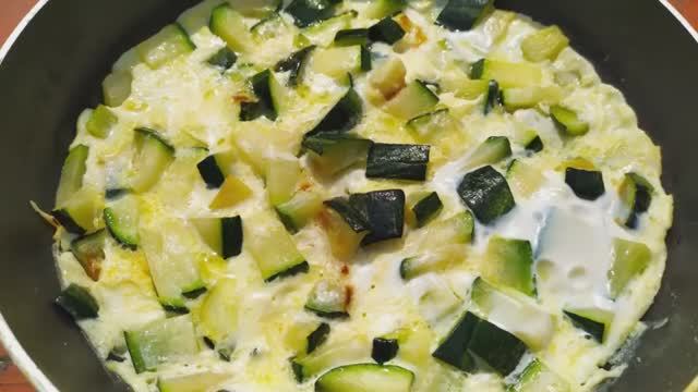 Омлет с кабачками - быстрый и вкусный завтрак