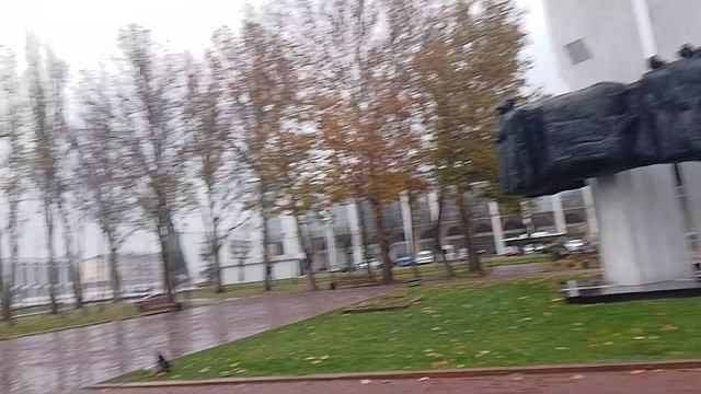 Монумент Дружбы создан в честь 100-летия добровольного вхождения киргизии в состав россии. Бишкек