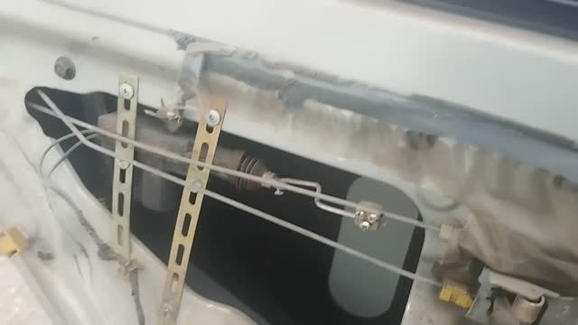 Замена актуатора замков дверей  Мицубиси Каризма