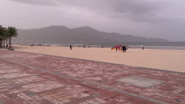 Дананг.  День 1. Пляж, Еда, Буддийский Храм.