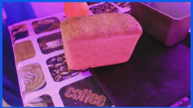 Доброе утро. Вы еще такого не видели. Мой любимый, печет хлеб. Рецепт белого хлеба на закваске..