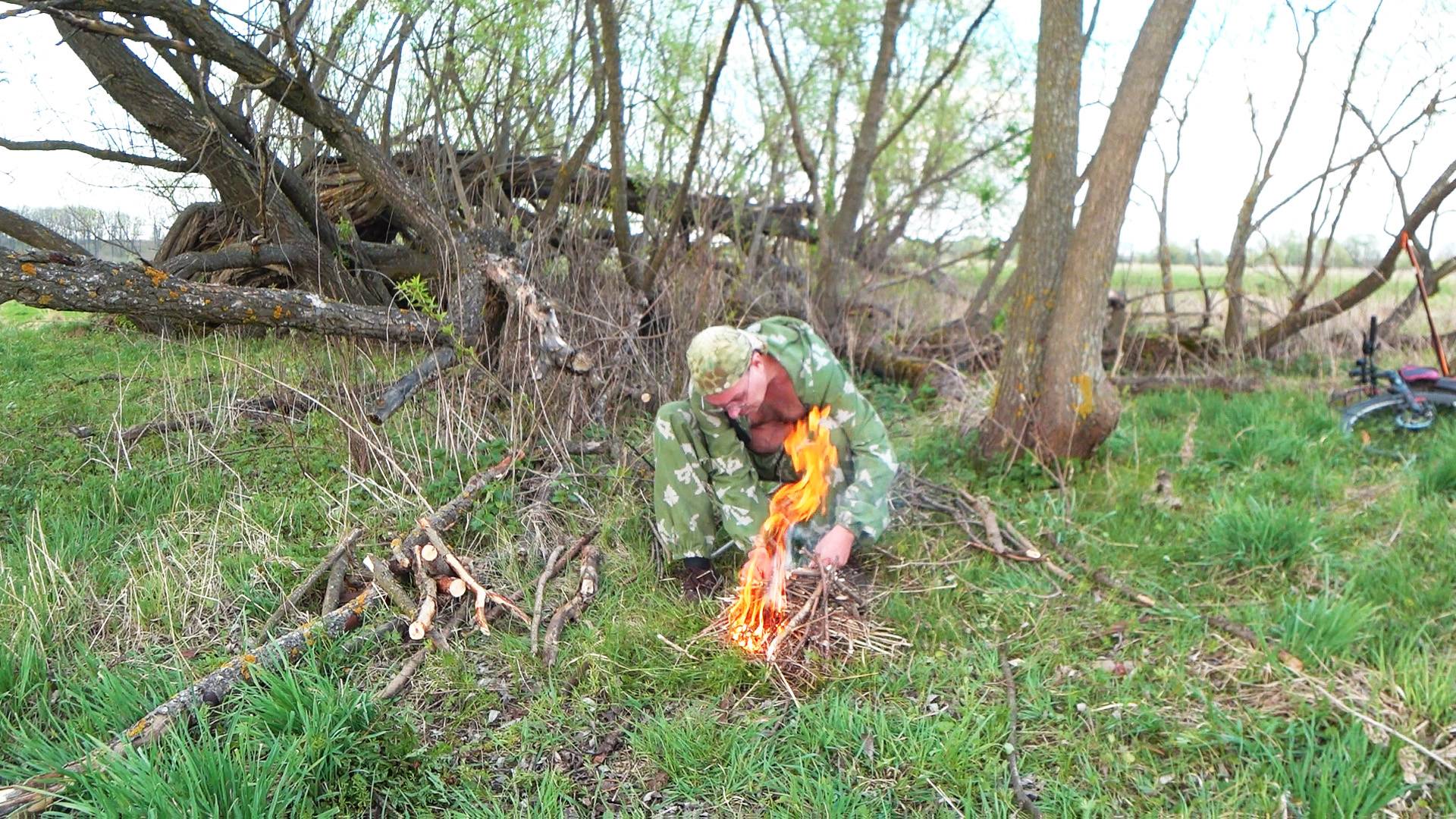 КАК РАЗЖЕЧЬ КОСТЁР 🔥 с одной спички из того, что под рукой