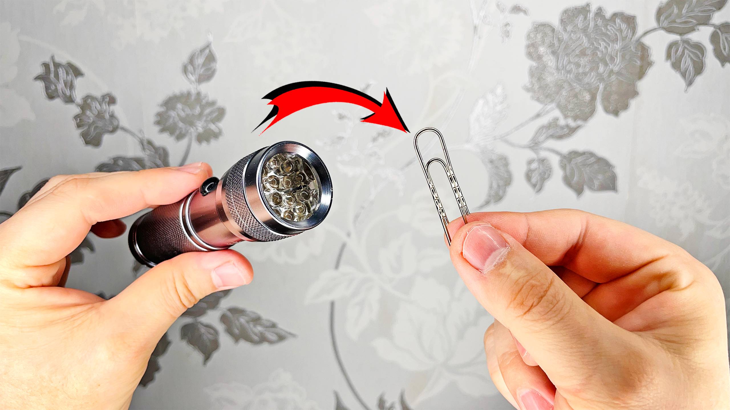 Фонарик не работает? Вот что делать, если не хватает батарейки! Лайфхак со скрепкой!