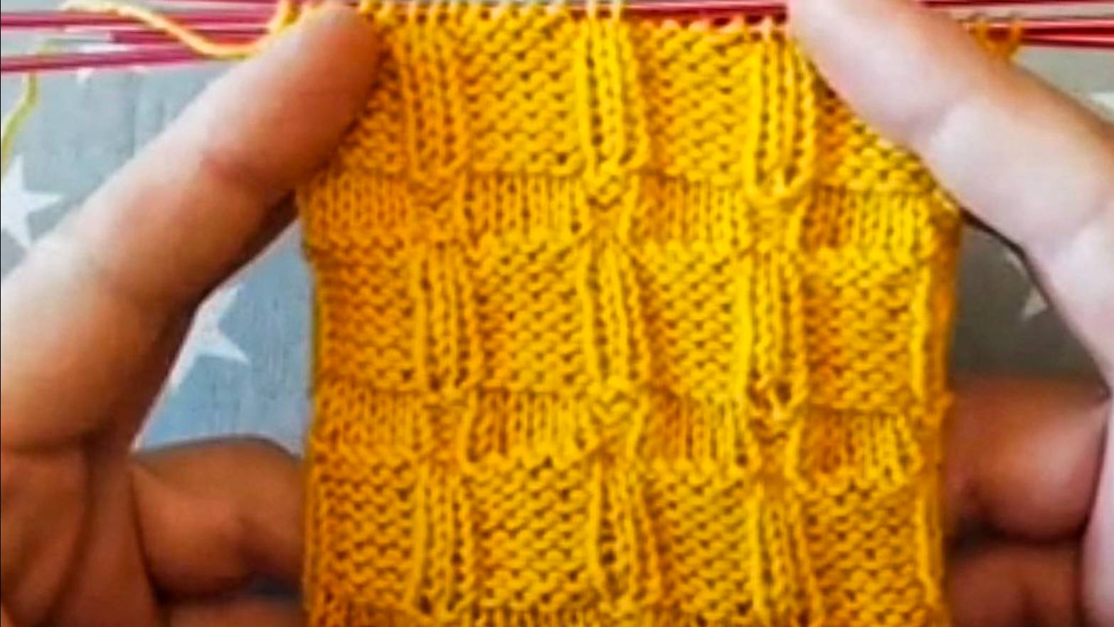 Простой узор из лицевых и изнаночных петель для вязаных носочков / узоры спицами.