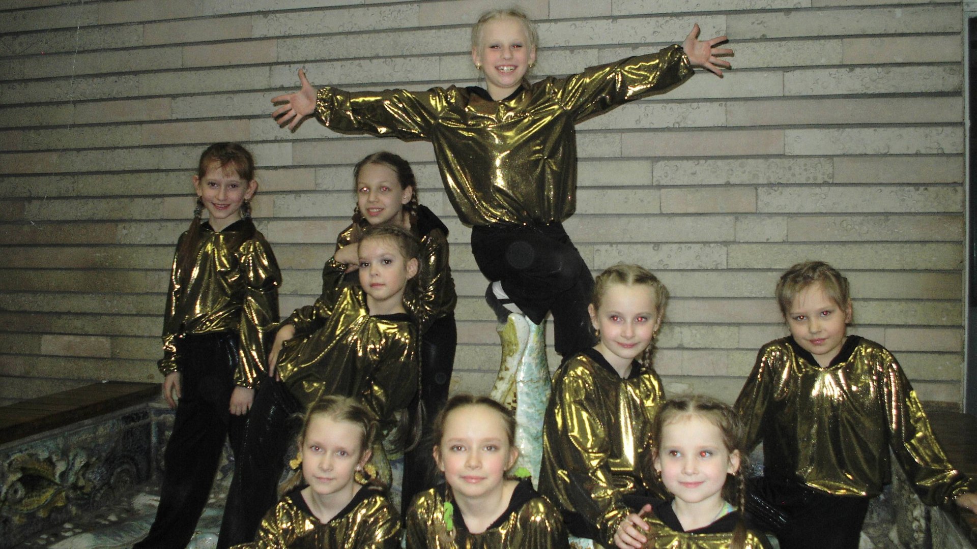 ТАНЦУЙТЕ С НАМИ