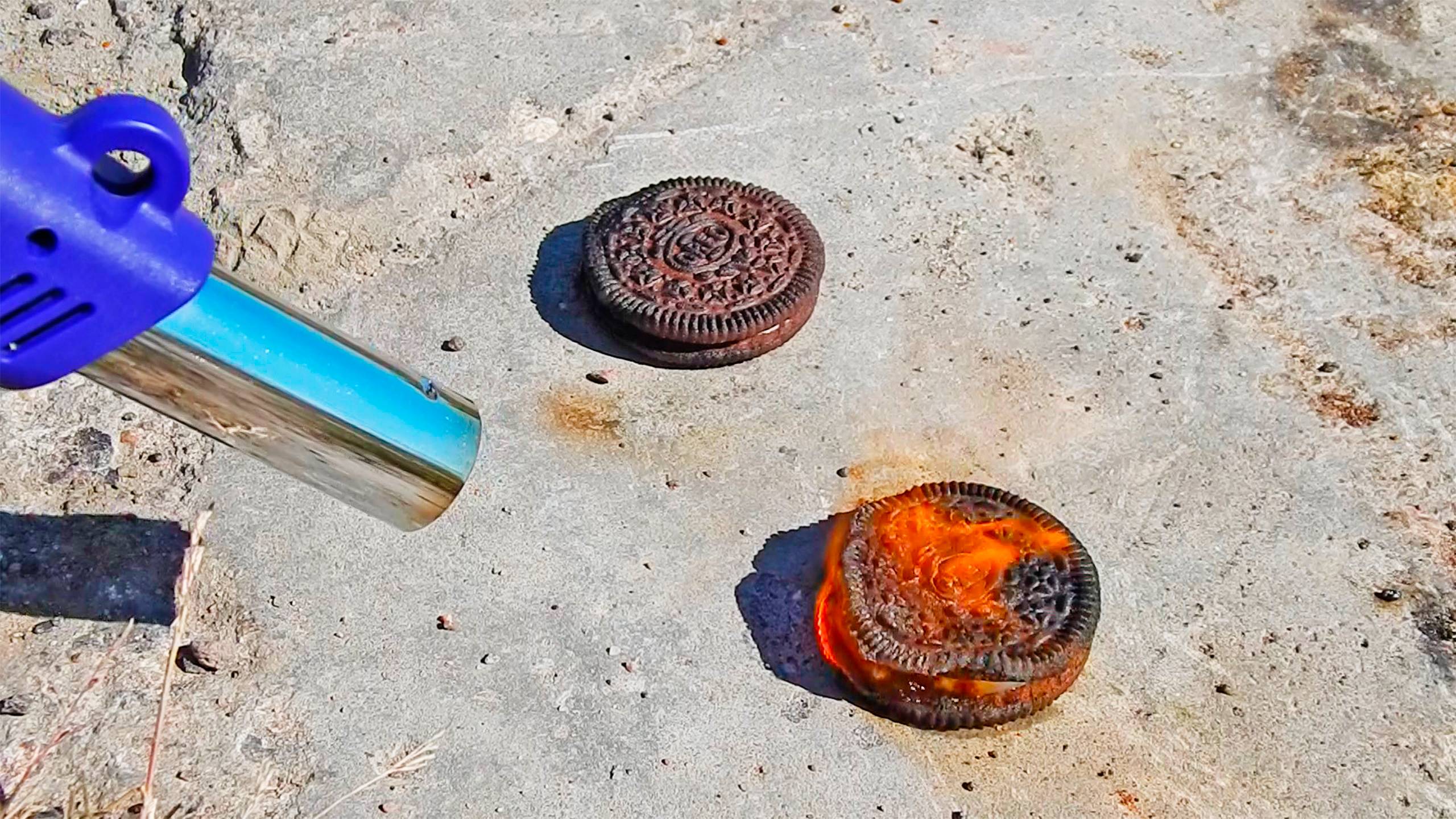 Эксперимент с газовой горелкой! Краш тест vs Поджигать и Уничтожать: Печенье Oreo, Банка Coca-Cola!