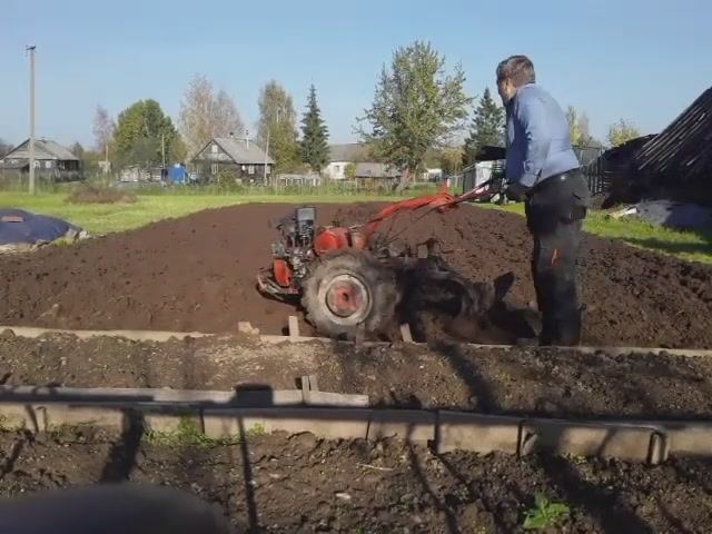 МТЗ-05 осень вспашка в развал настройка, пашет сам