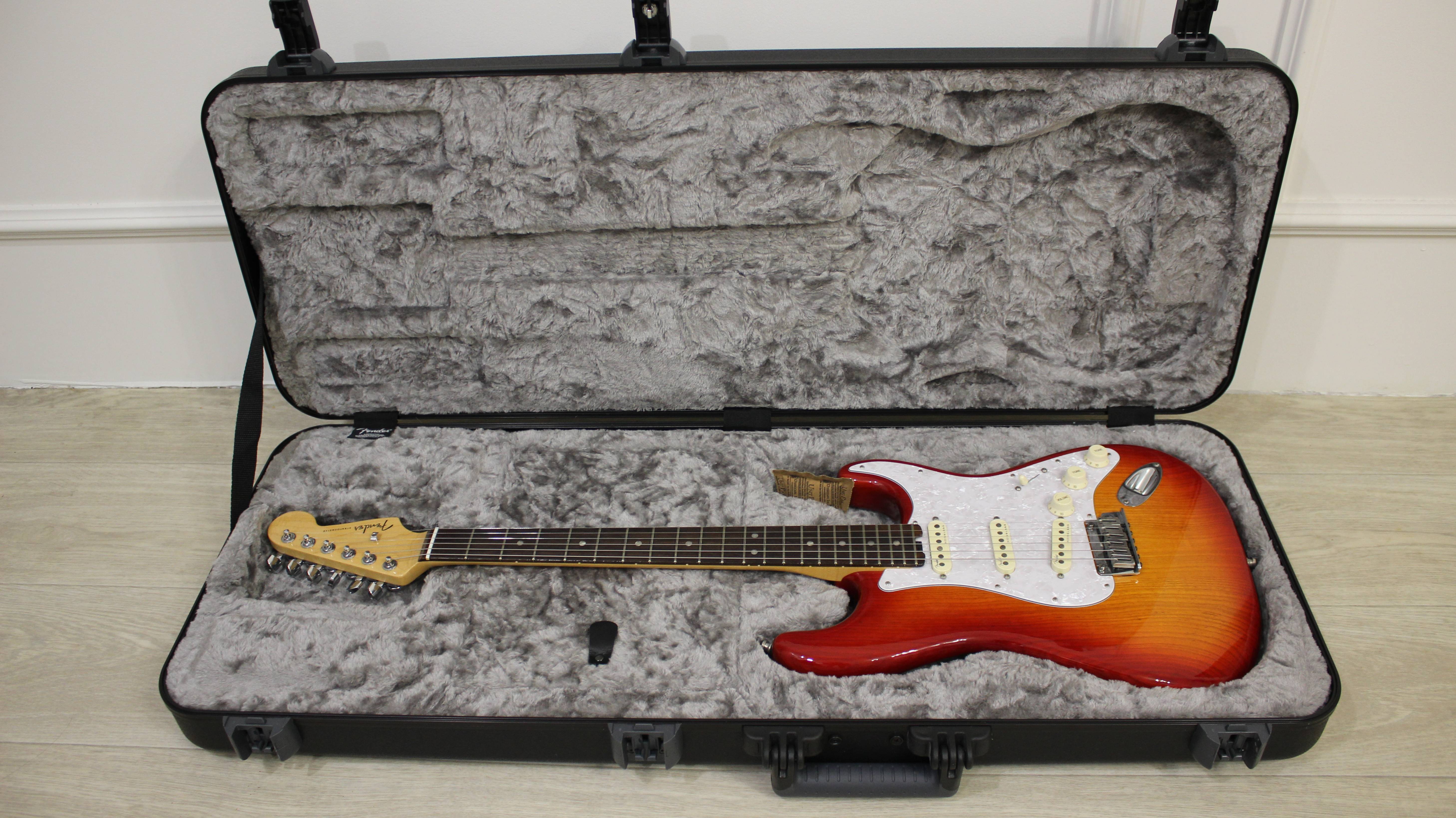 Fender Stratocaster American Elite USA with noiseless