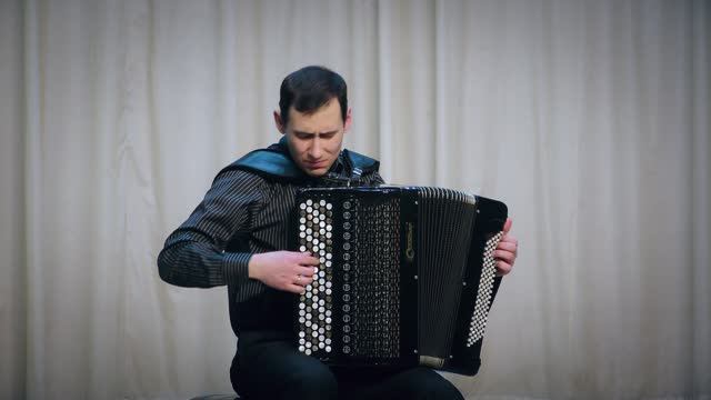 В.Черников - Импровизация на тему песни Б.Мокроусова «Одинокая гармонь»