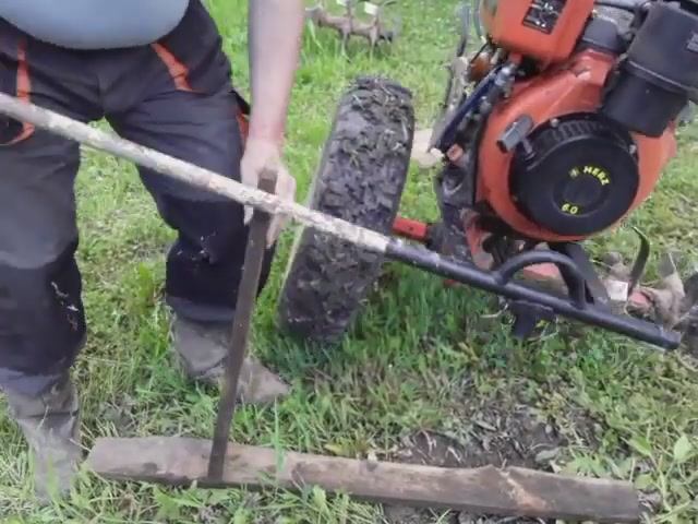 Быстро и легко, заменить колёса на фрезы и наоборот на культиваторе, мотоблоке
