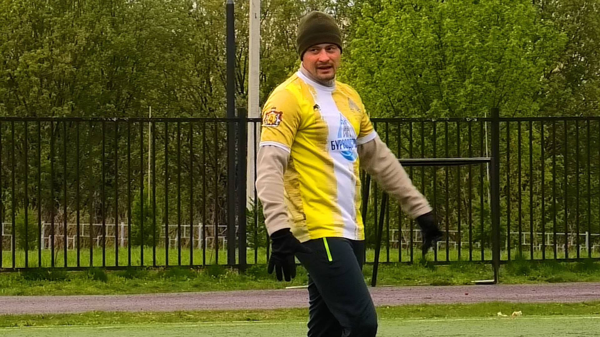 Гол в девятку .Николай Аксёнов.
Пешеход