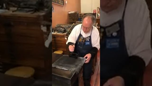 Howard Demonstrates How To Clean The Ink Stone [Tgo6I_I3FAU]
