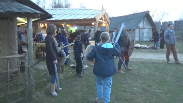 Мы готовимся атаковать Викингов...