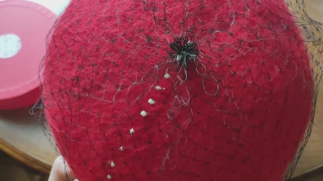 Шляпка Жаклин красного цвета